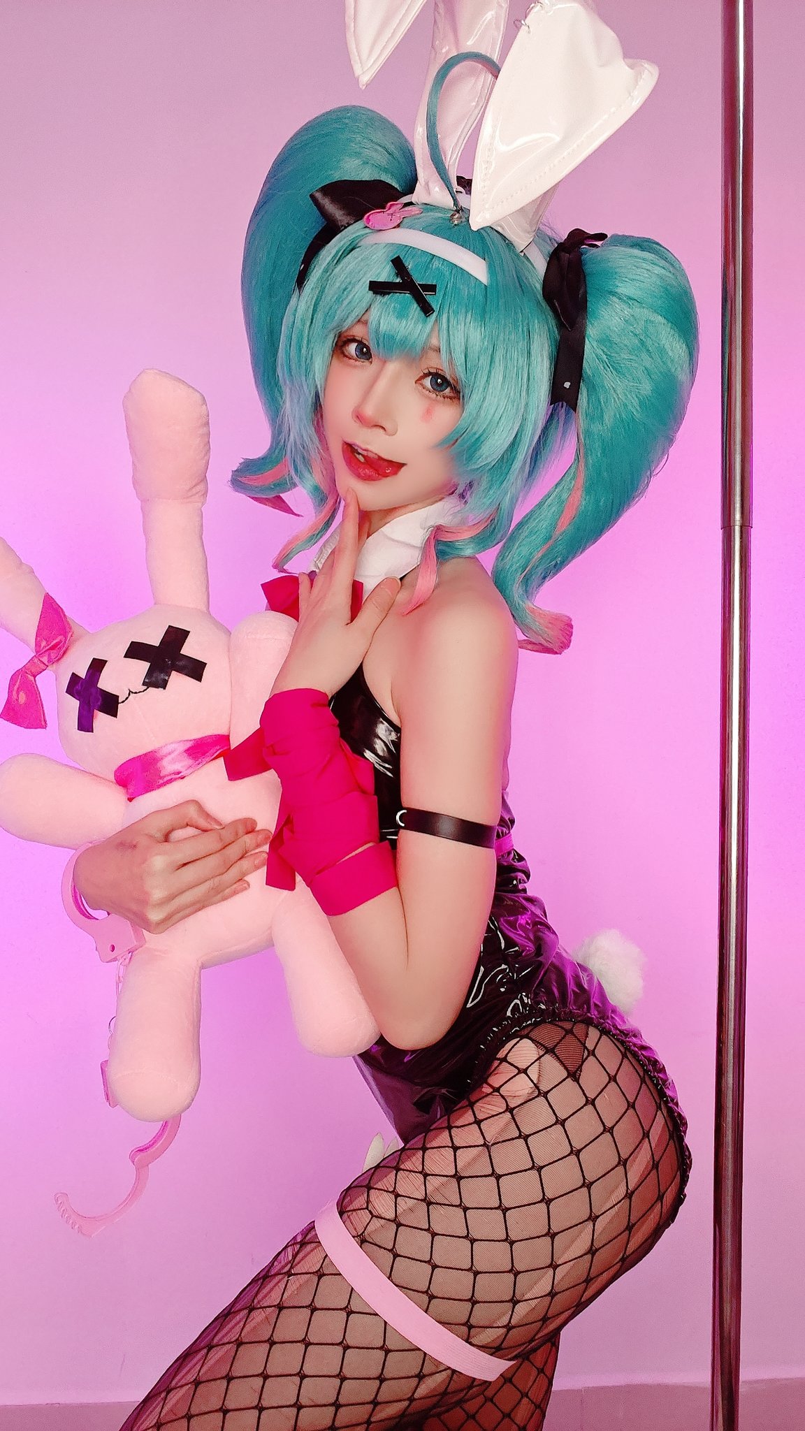 绮太郎_Kitaro – Hatsune Miku Rabbit Hole 16 | Sexy Fandom
